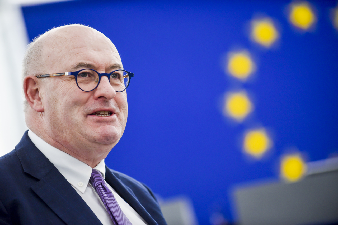 10 vplivnih za novo desetletje v EU: Kdo ima v rokah škarje in platno v ...