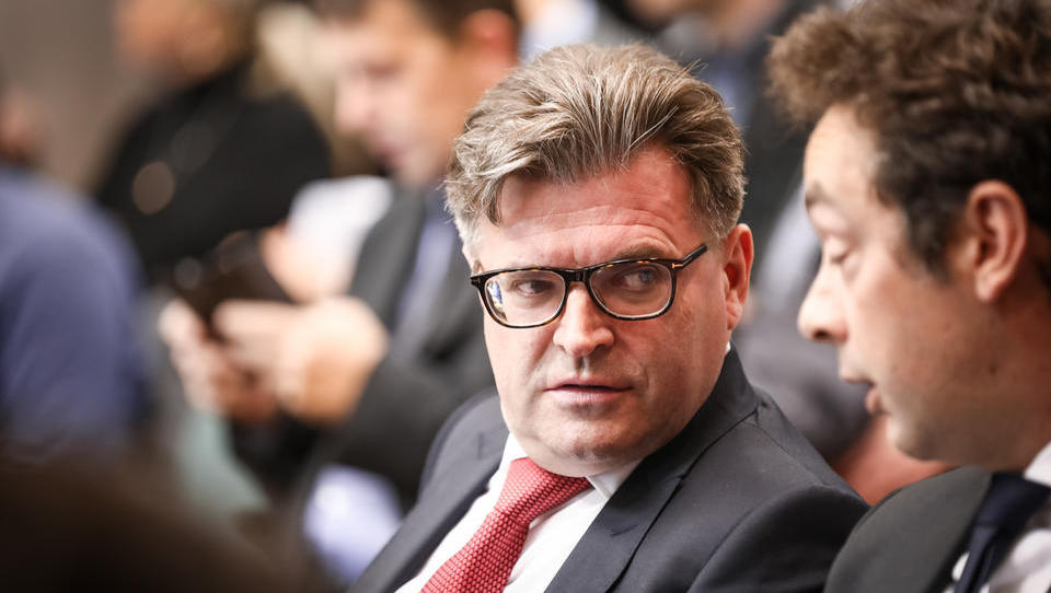 Razkrite bilance: Imperij Darija Južne se je povsem razdolžil