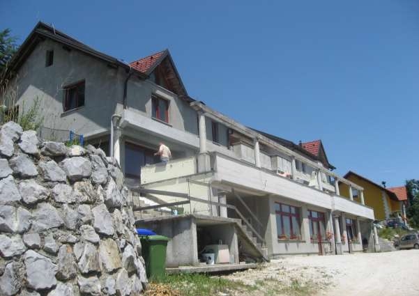 Deset hiš, ki jih do začetka maja lahko kupite na dražbah
