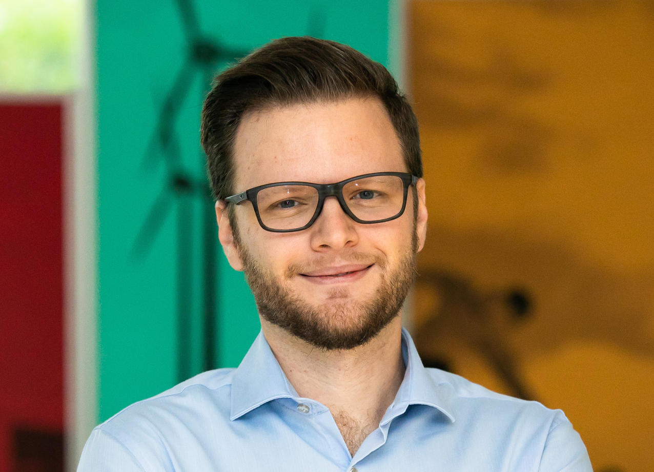 Večna tekma: kdo bolje izkorišča umetno inteligenco – kibernetski napadalci ali obramba?