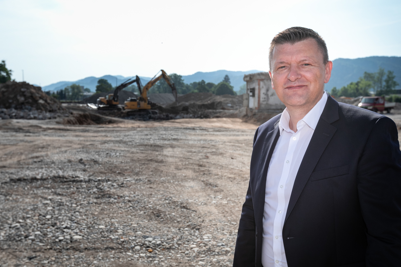 (foto) Na vzhodu Ljubljane rušijo nekdanjo klavnico MDK. Kaj nastaja na ...