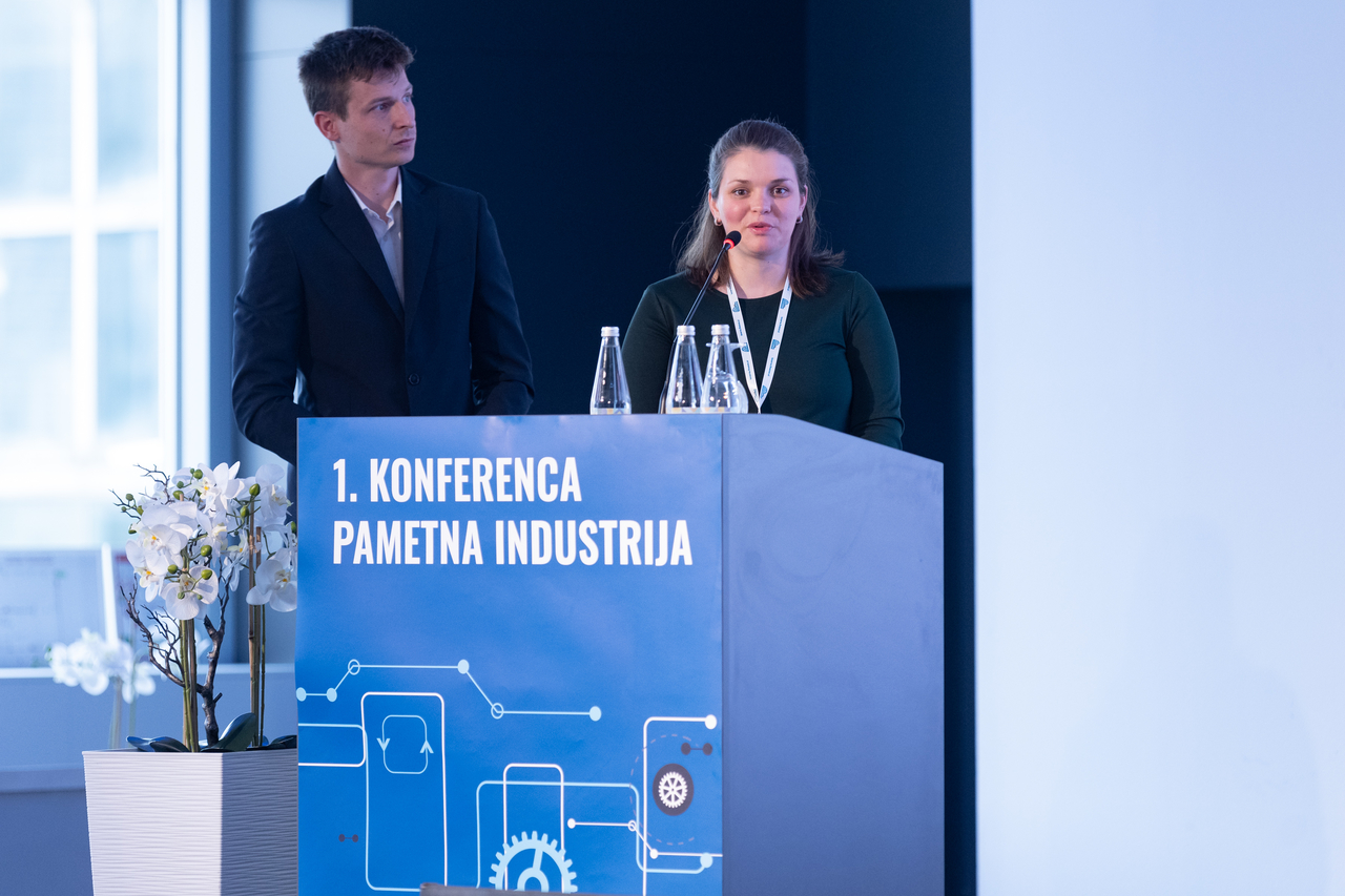 (fotoreportaža iz Celja) Do večjega rezultata pod črto z digitalizacijo ...