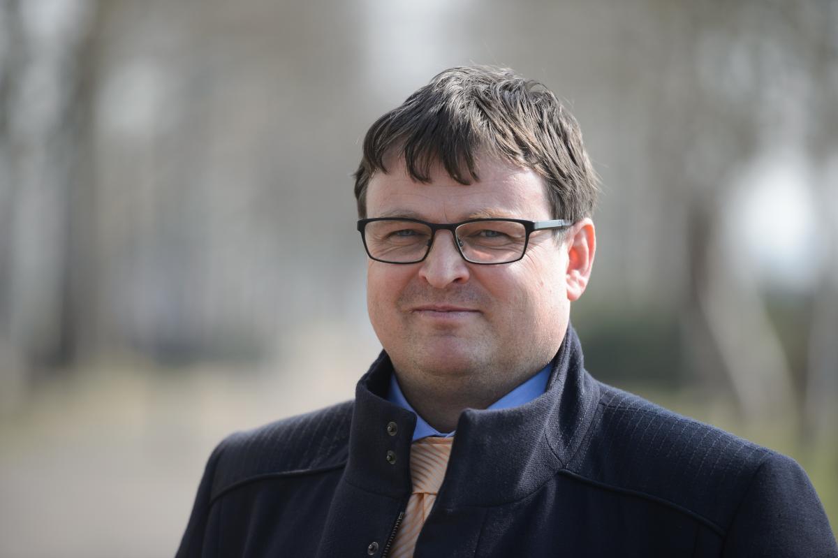 Zakaj svet znova kopiči orožje in ali nas mora to skrbeti