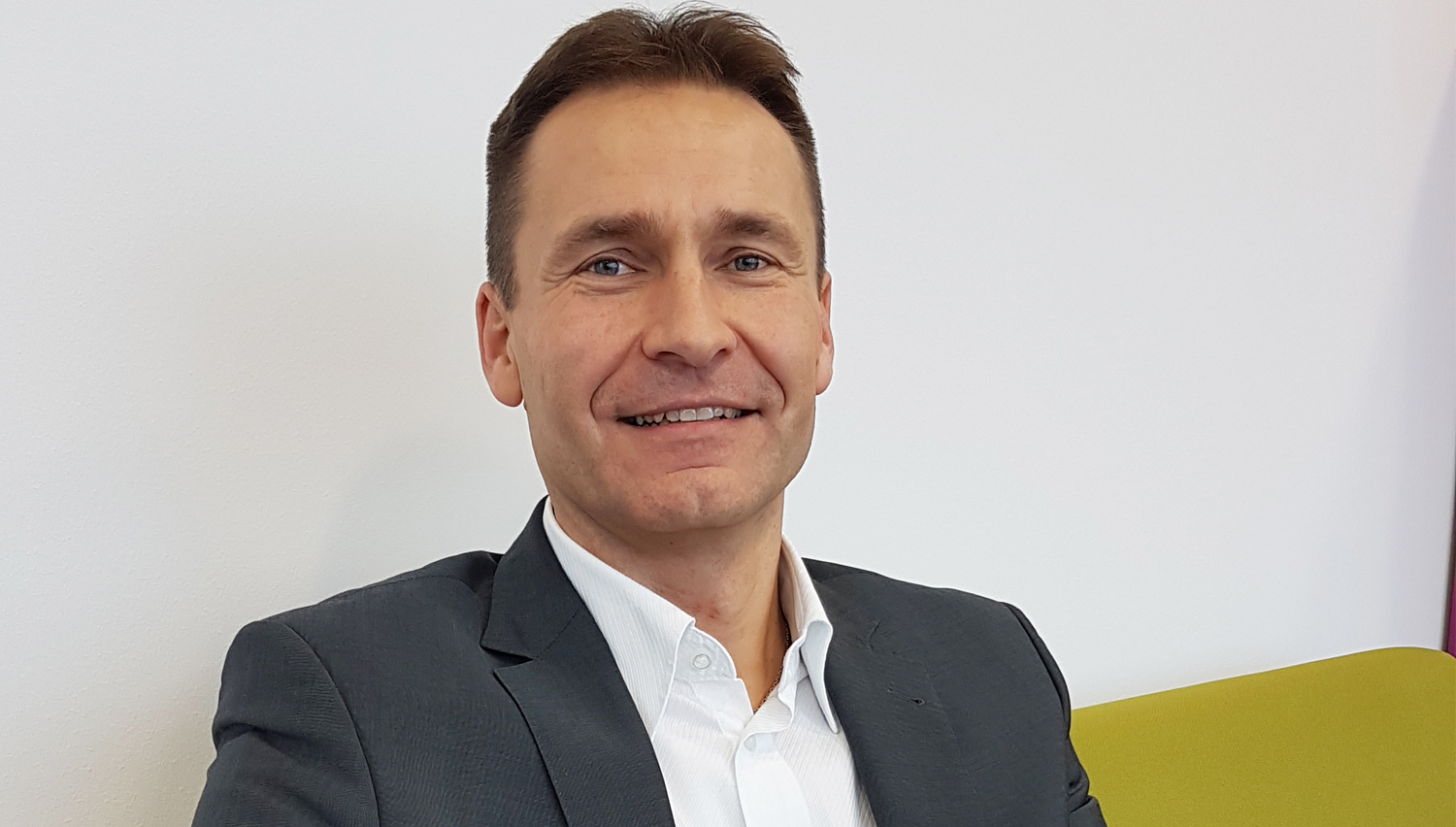 V Siemensovi mednarodni ekipi poznavalci steklarstva in digitalizacije