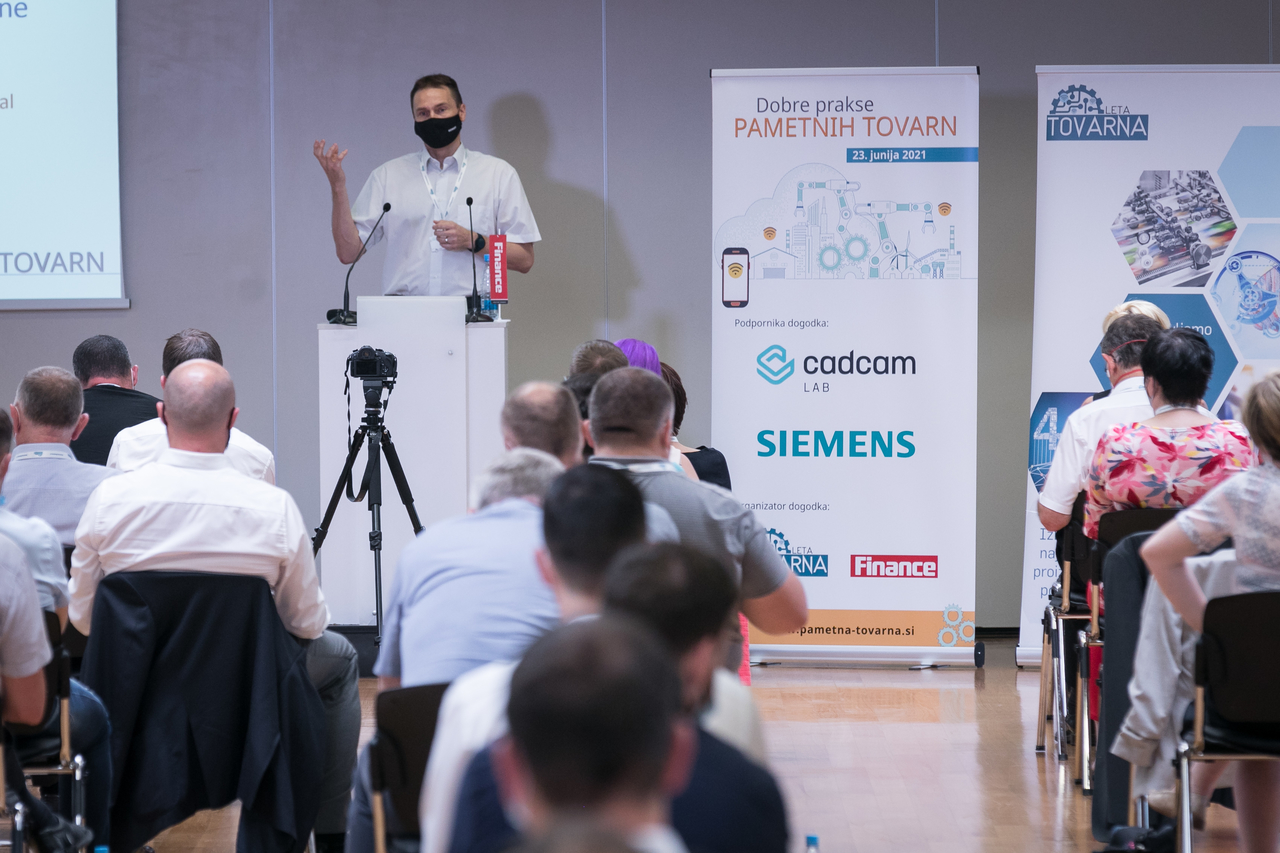 (fotoreportaža) Digitalizacija ni alternativa, ampak edina možna pot