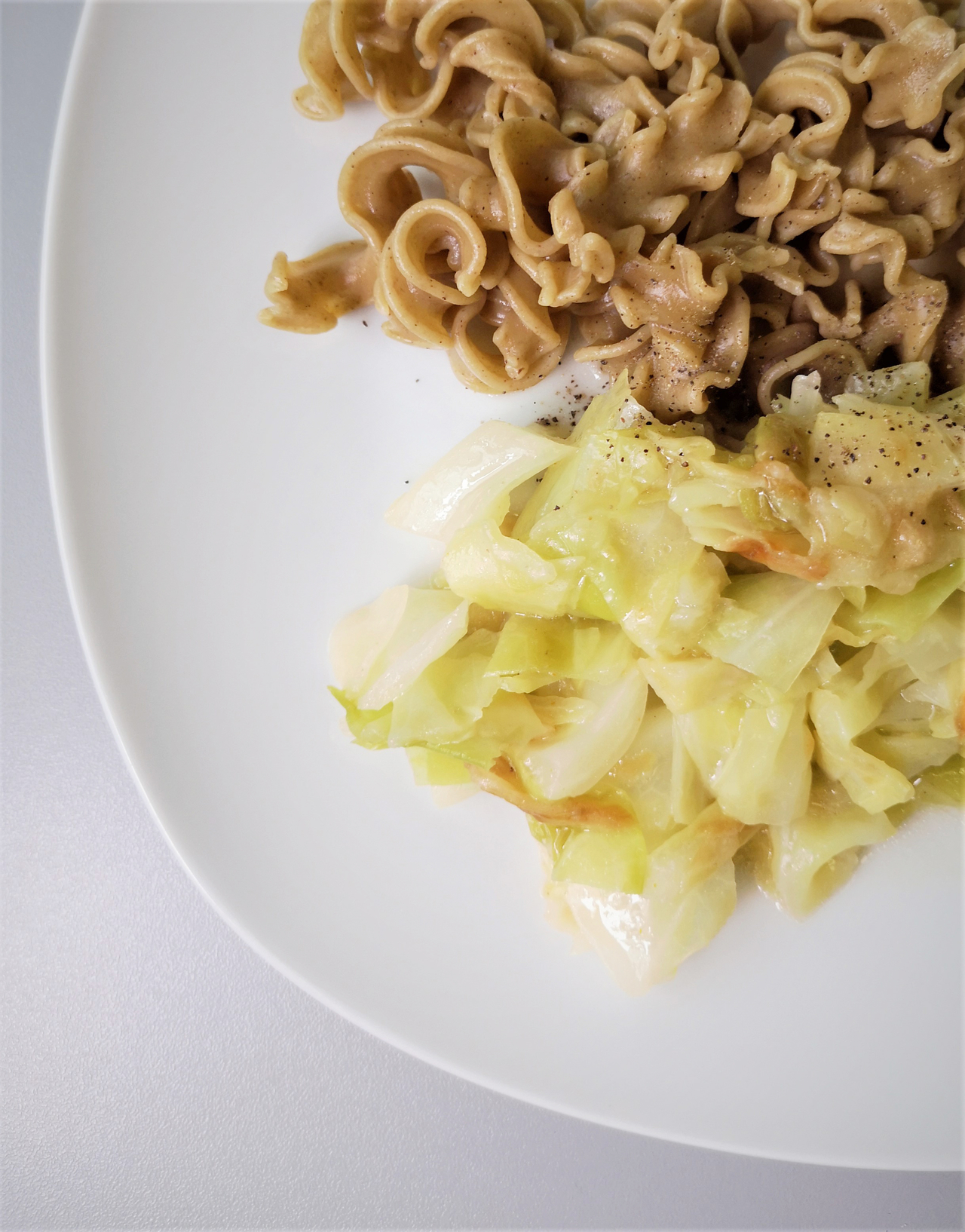 (recept) Kremna bučna juha s semeni in ajdove valvice z zeljnimi krpicami