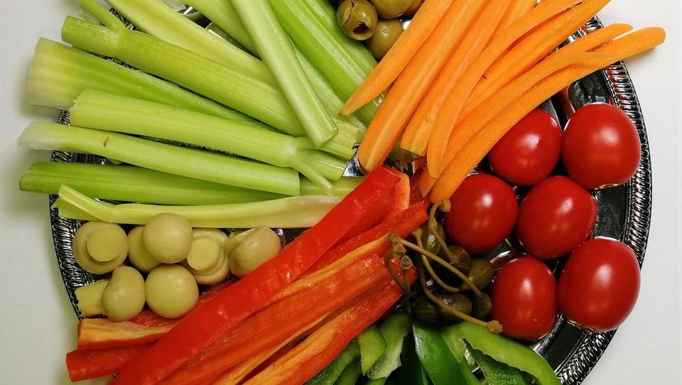 COVID-19 in hrana: kako ravnati, kakšna je nevarnost