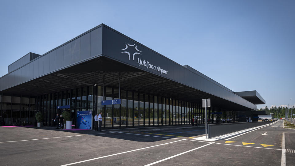Takšen je nov potniški terminal na letališču Jožeta Pučnika