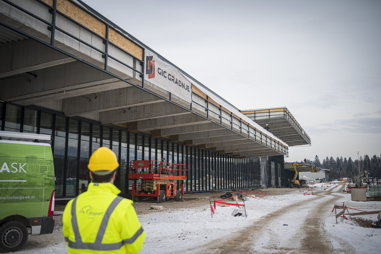 LJUBLJANA-BRNIK | Letališče Jožeta Pučnika Ljubljana / Ljubljana Jože ...