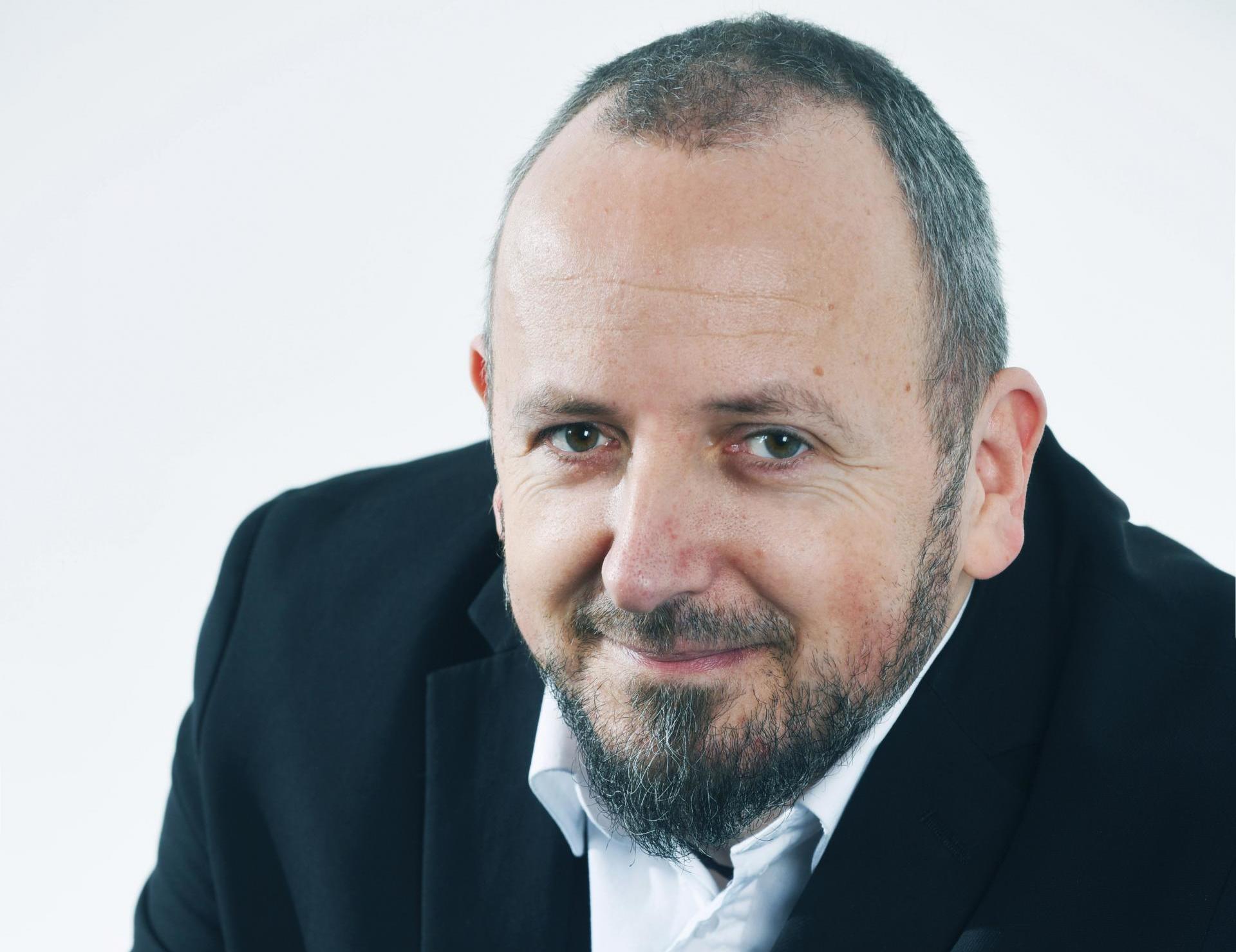 Z gesli je križ. Bi šlo brez njih?