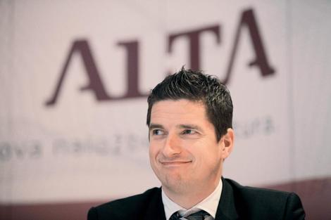 S prodajami 15 družb do 739 milijonov evrov. Dajmo!