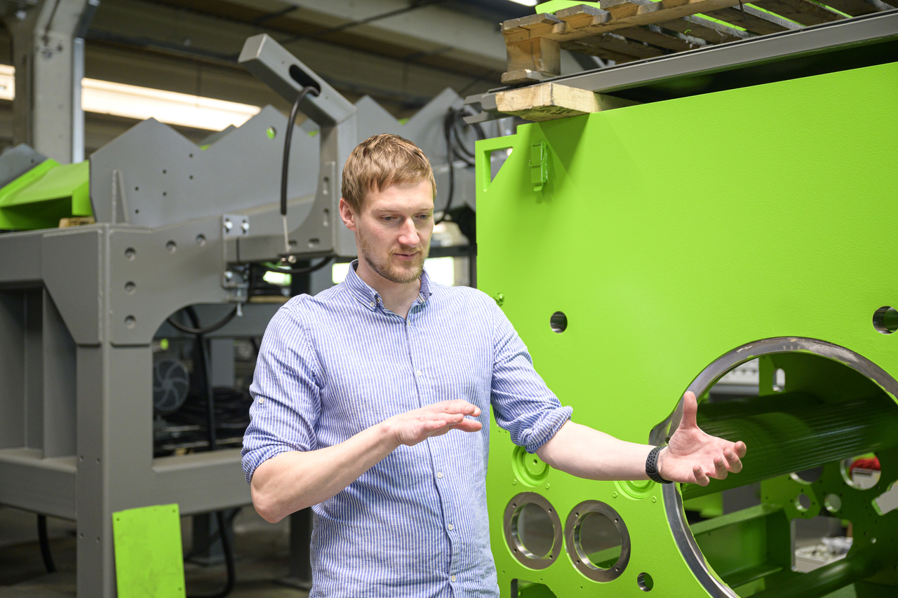 (fotoreportaža) Mebor s stroji za razrez hlodov in desk na vseh celinah