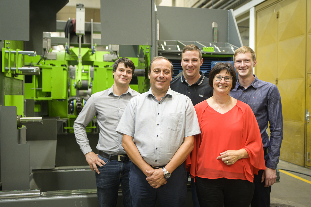 (fotoreportaža) Mebor s stroji za razrez hlodov in desk na vseh celinah