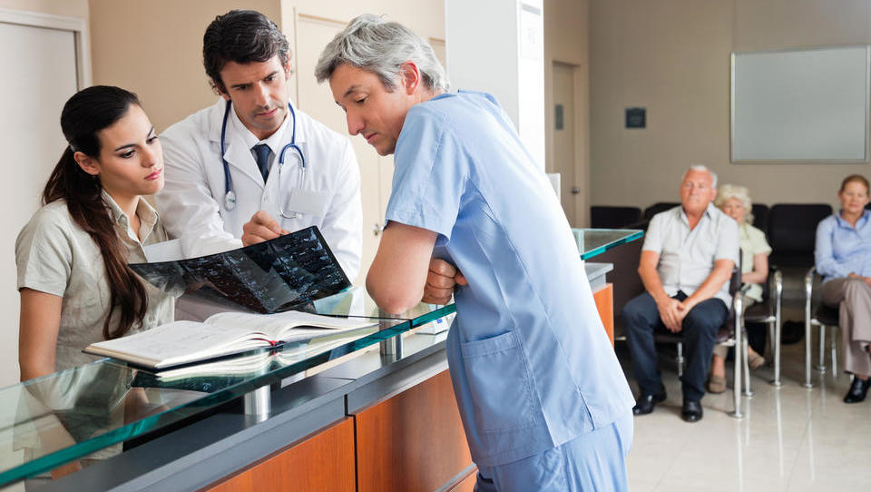 Medicinske sestre: Želimo biti obravnavane enako kot zdravniki