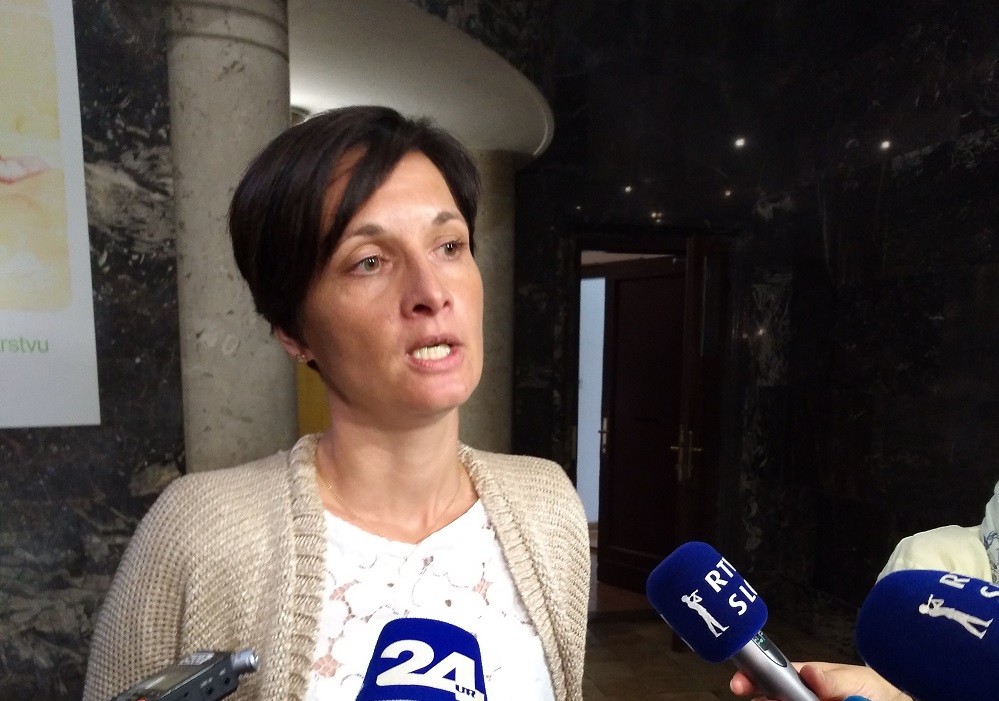 Kolarjeva si je premislila, otroški srčni program ostaja v Sloveniji