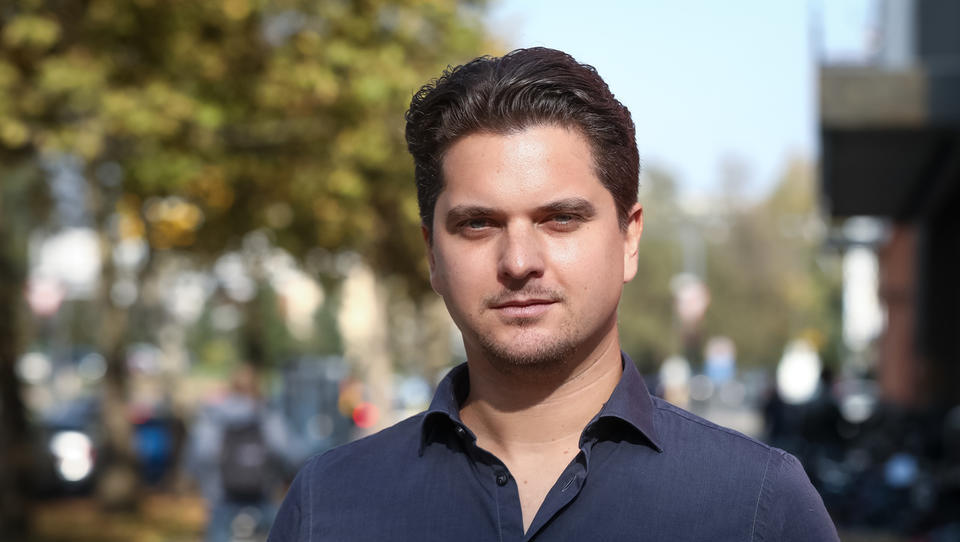Damian Merlak zapira kriptomenjalnico Tokens.net