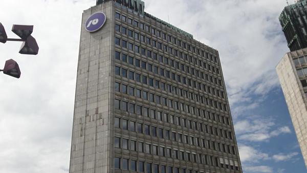 NLB: Služijo Kos, revizorji, odvetniki in obvladovalci čustev