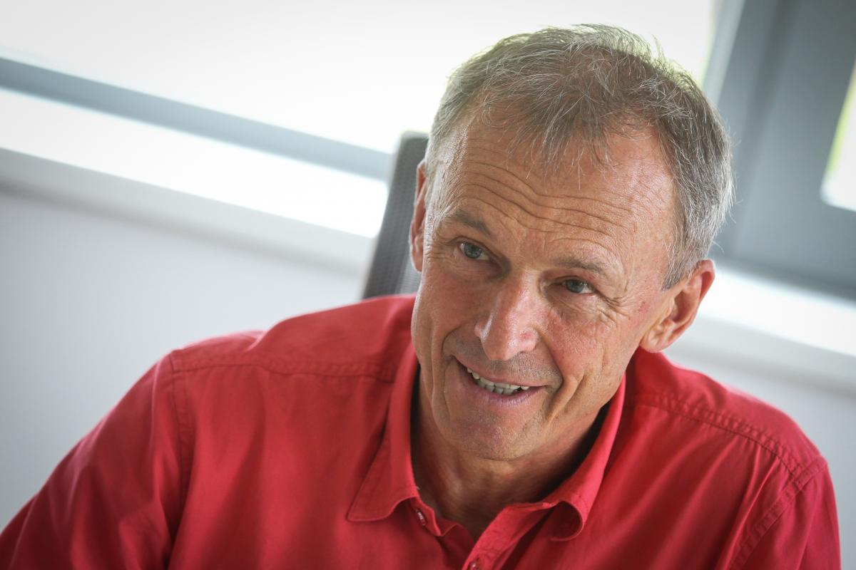 (intervju) Janez Novak: Staromoden sem. Ne vem, kdo bo hotel avtonomna ...