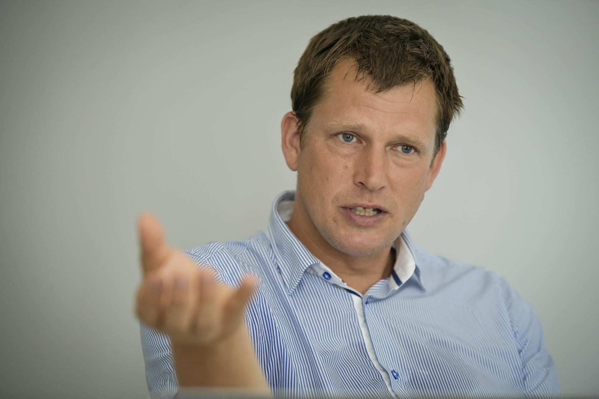 (intervju) Matej Ogrin, geograf: Pri naložbah v železnice gre za ...