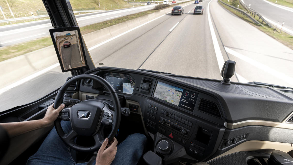 MAN s kamerami in novim senčnikom