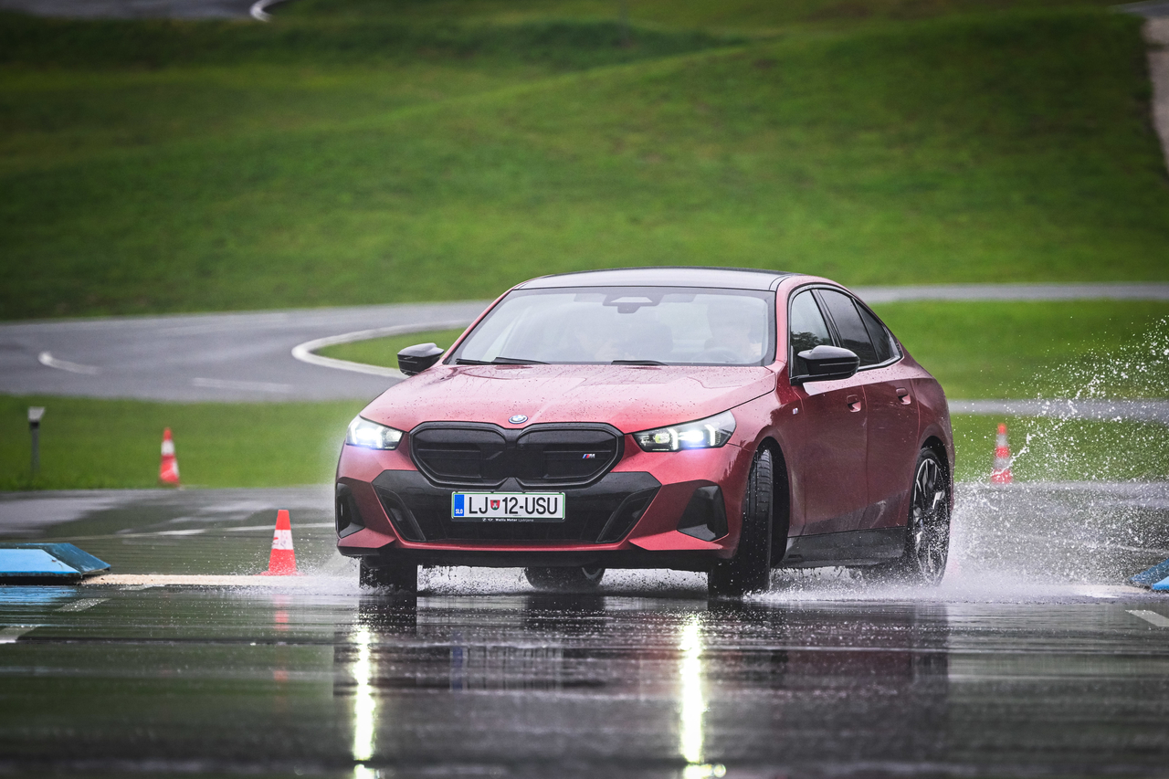 Kako in zakaj smo BMW serije 5 okronali za nemški avto leta 2025