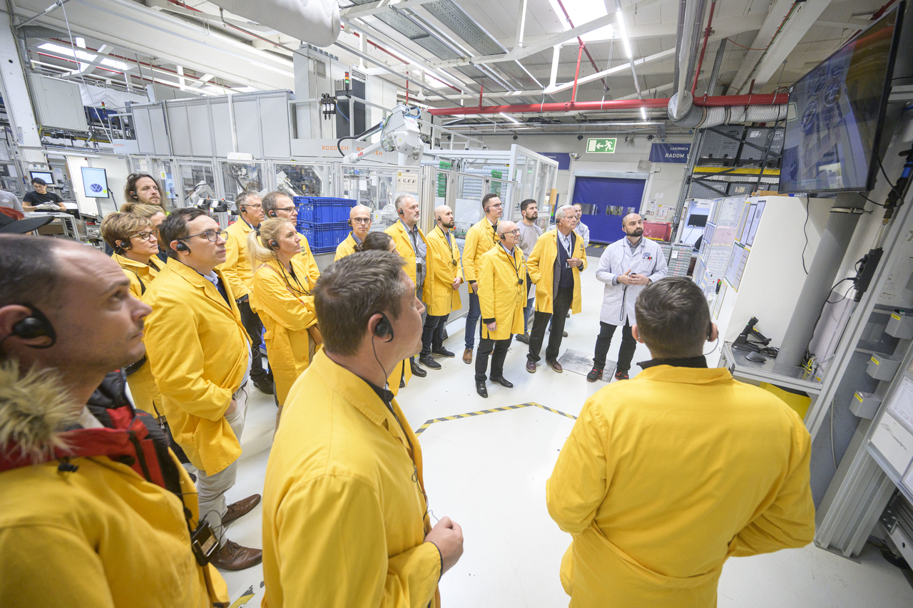 (fotoreportaža) Dobre prakse pametnih tovarn tudi v Helli Saturnusu ...