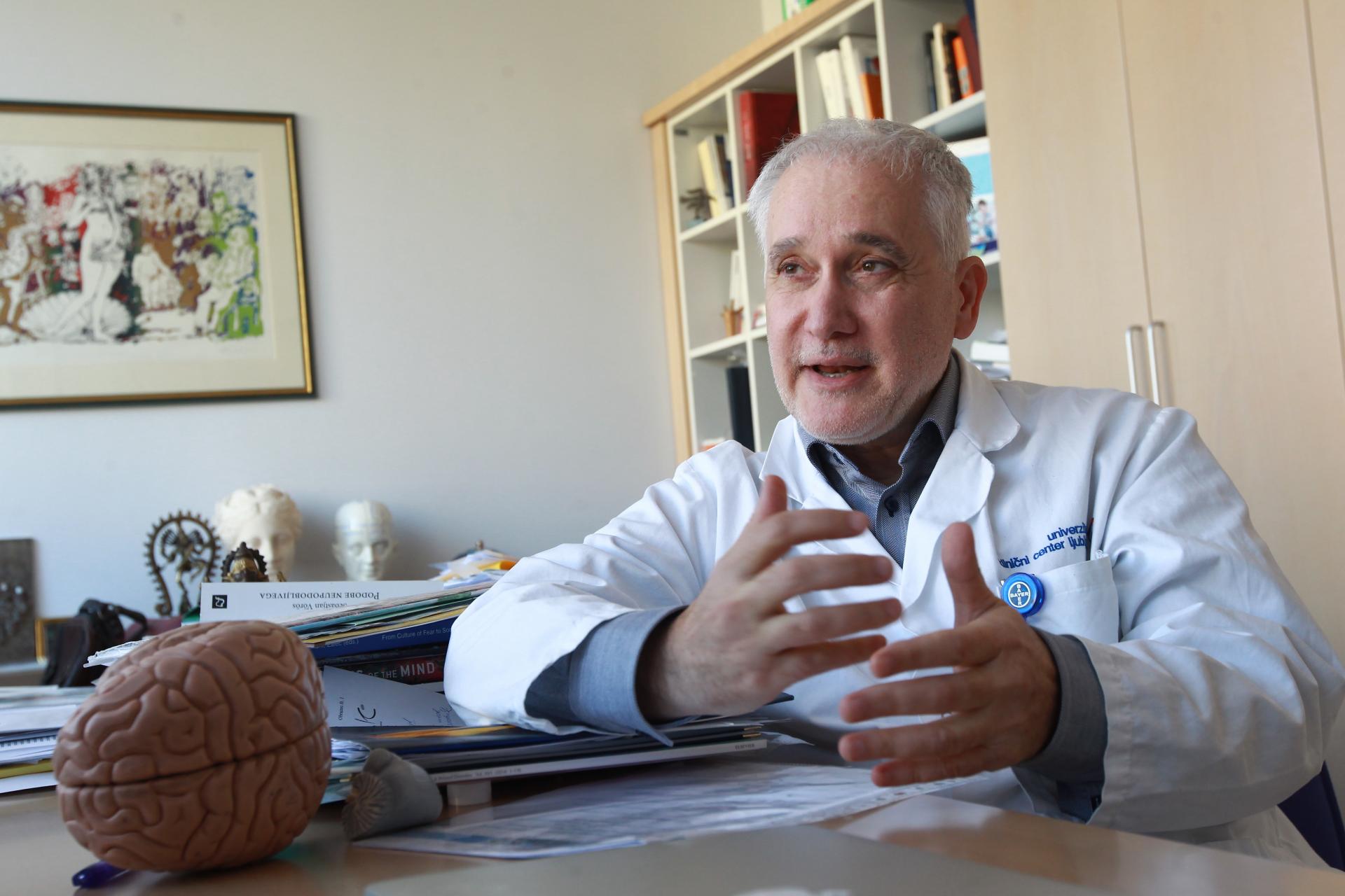 Prispevek nevrologov izr. prof. dr. Maje Kojović in doc. dr. Roka ...