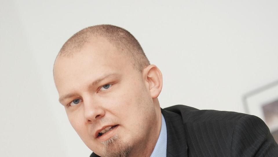 Zakaj je DUTB razveljavila razpis in objavila novega ter komu bi lahko ...