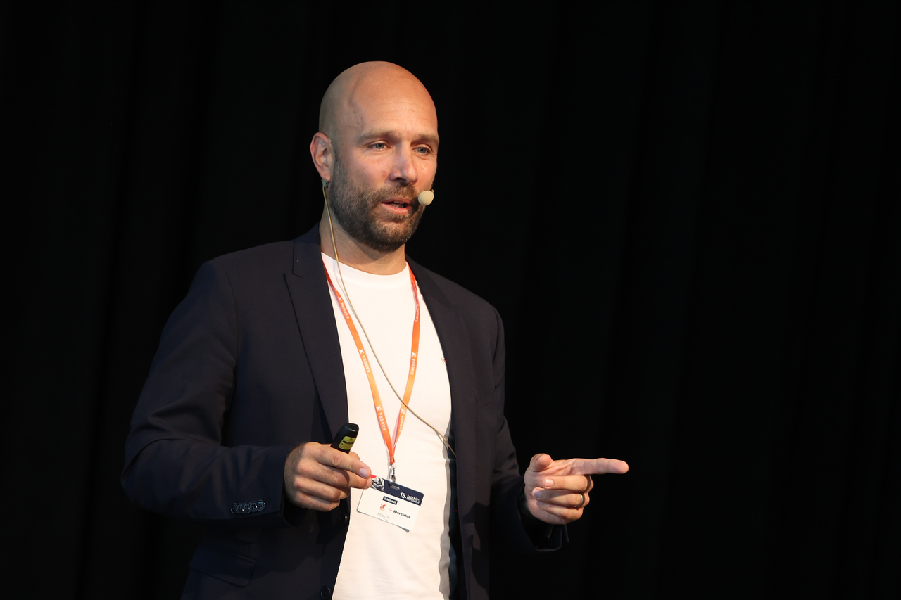 Kako se pogajati za višjo plačo, na da bi pri šefu dobili črno piko?