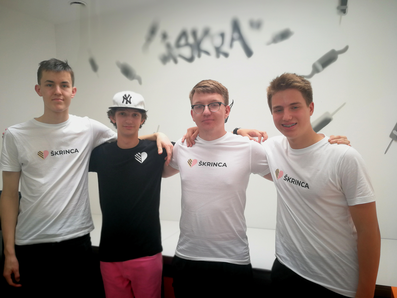 Kdo so dijaki STPŠ Trbovlje s svojim produktom in svojo pisarno?