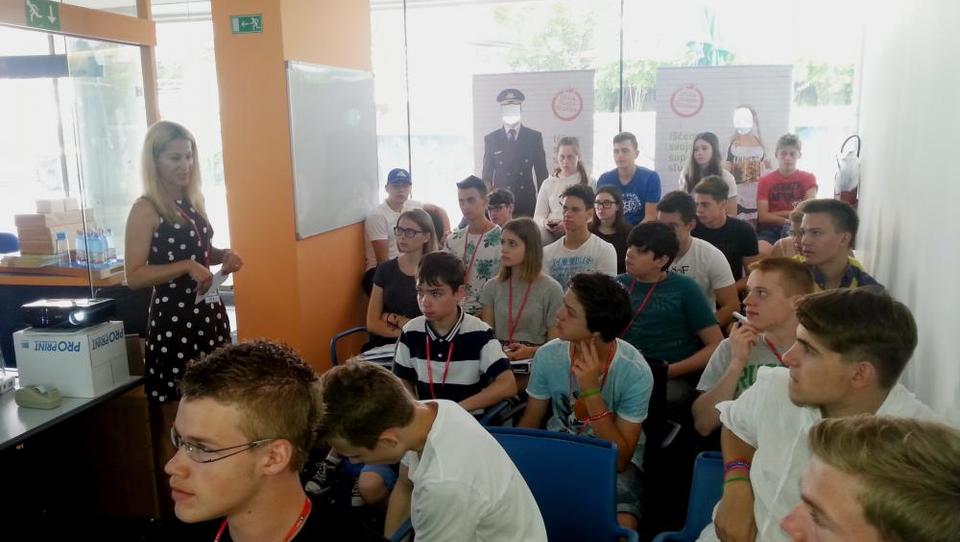 Halo, 19-letnega sina prijavljam na vaš razpis za delo!