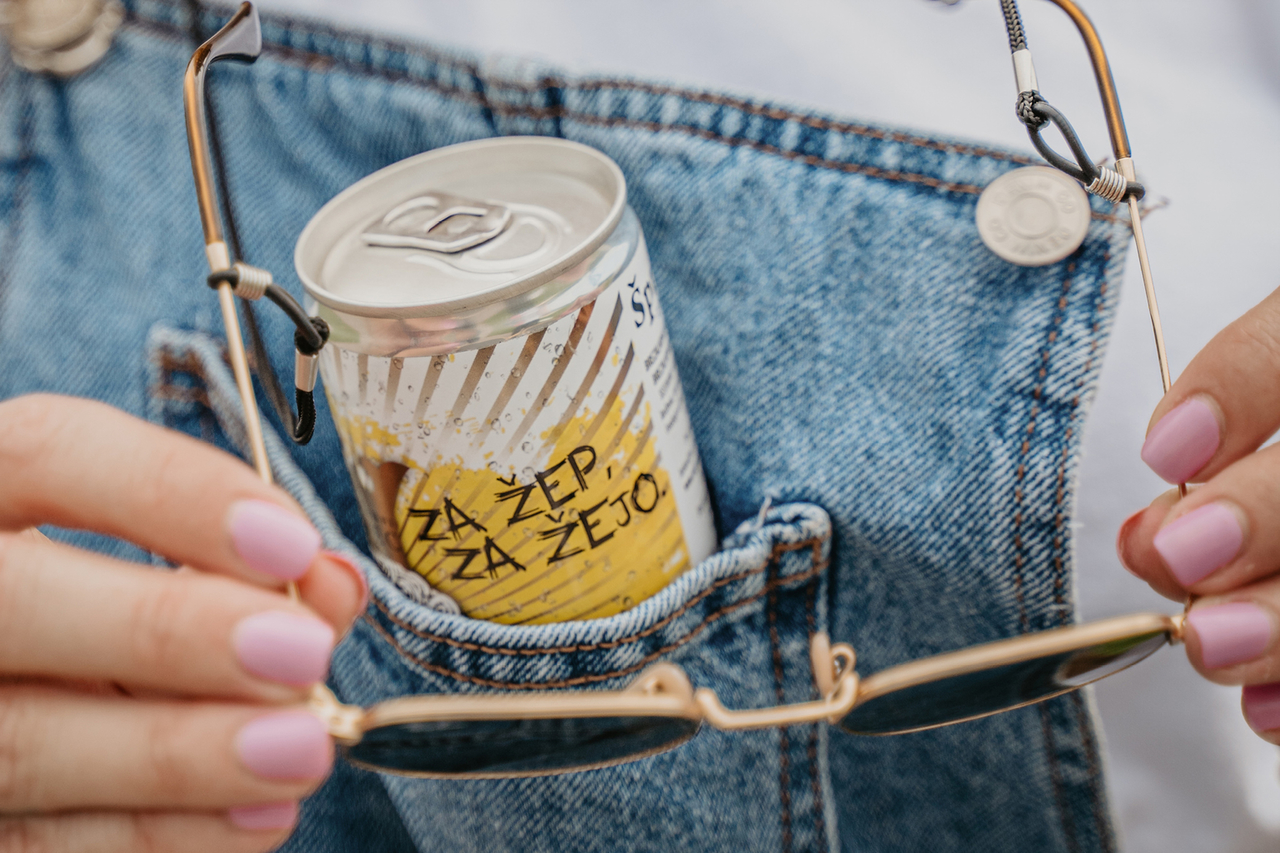 Namesto piva in kokakole – špricar v pločevinki