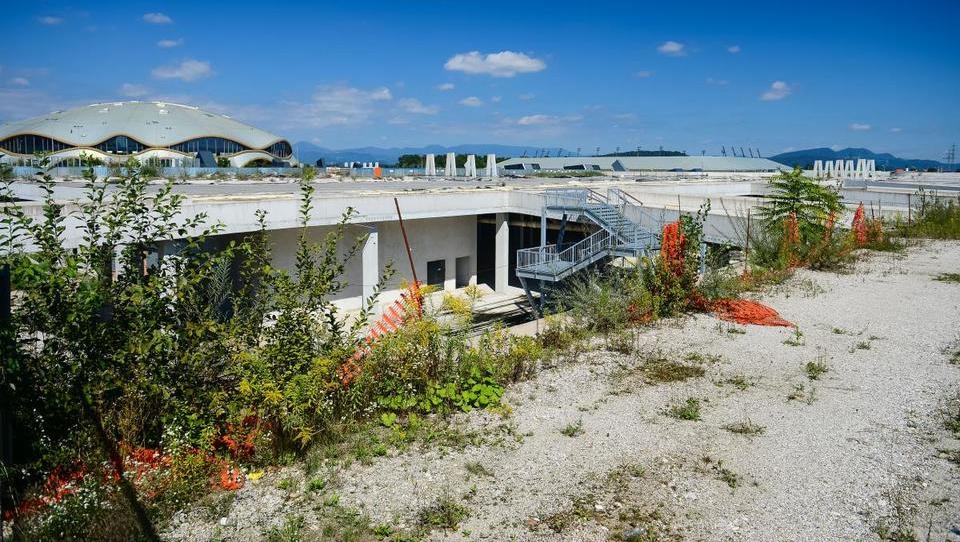 Delo: Arabci se zanimajo za nakup trgovskega dela Stožic