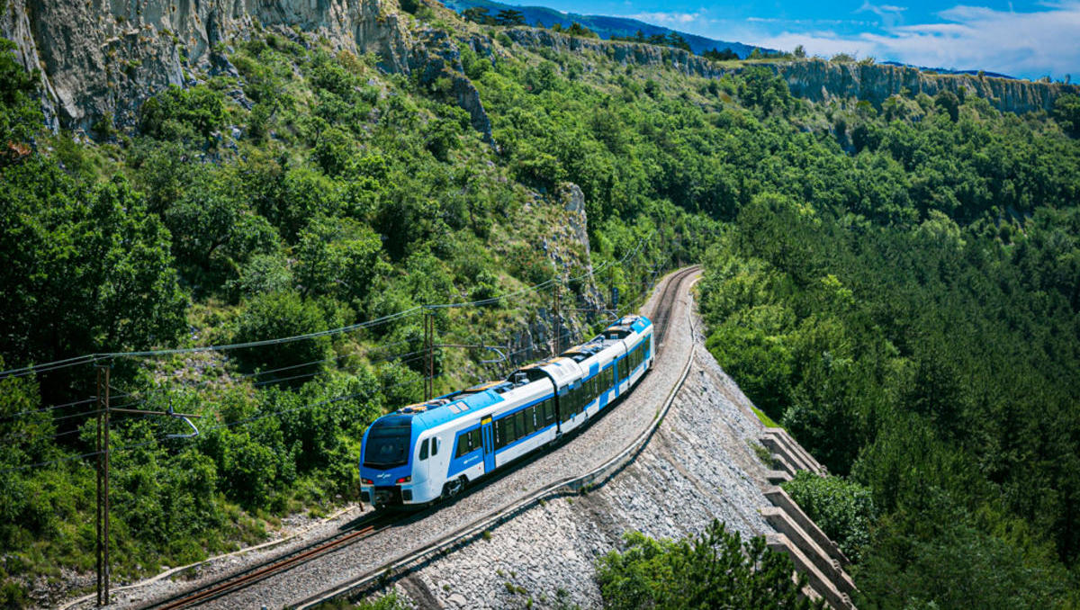 Zakaj novi sodobni vlaki v Sloveniji vozijo počasi