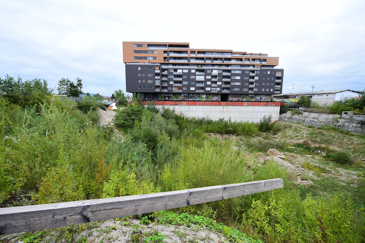 Kakšne stanovanjske podvige kujeta Igor Lah in Izet Rastoder