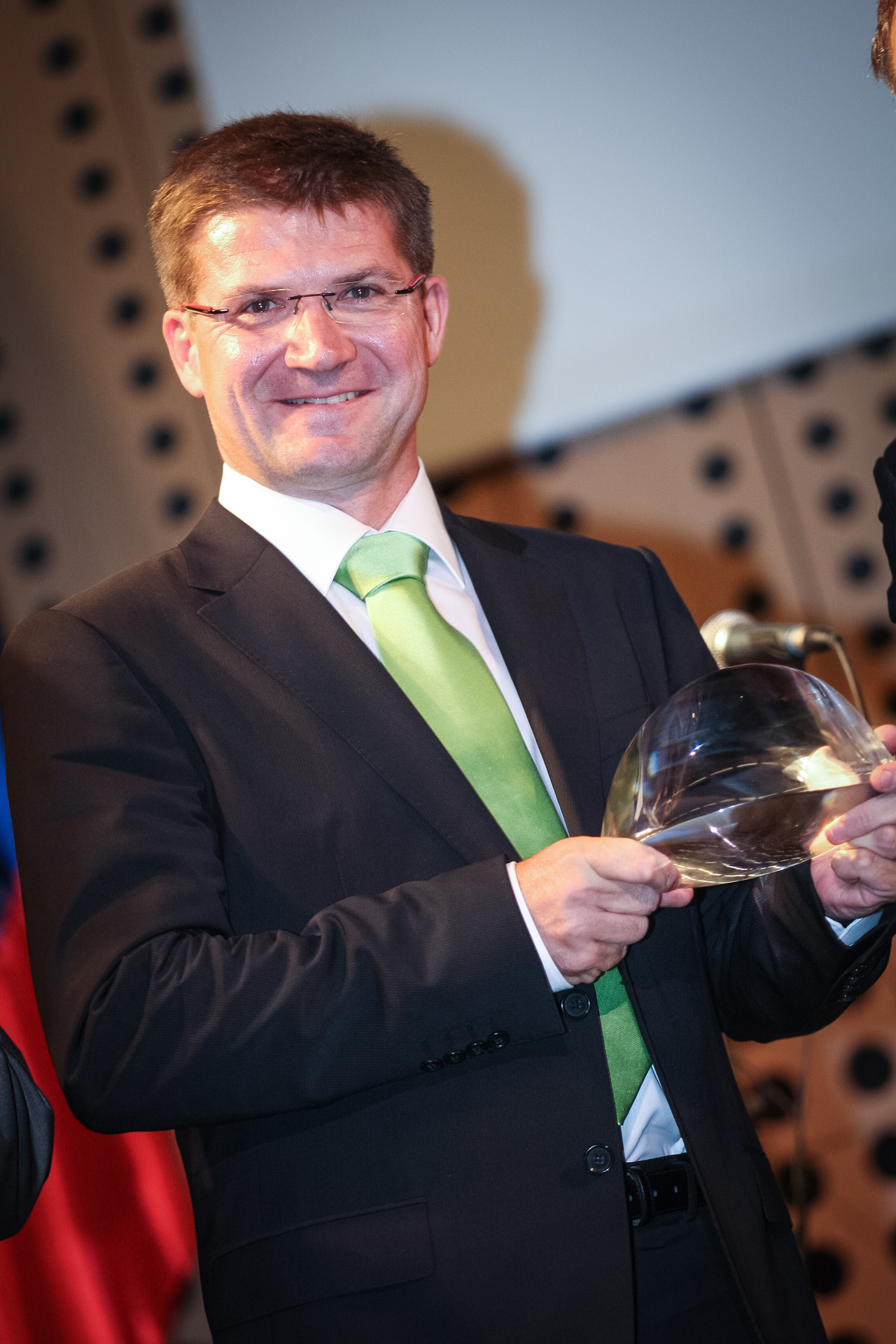 (intervju) Dejan Turk, šef A1 in Vip mobile: Slovenski način vodenja se ...