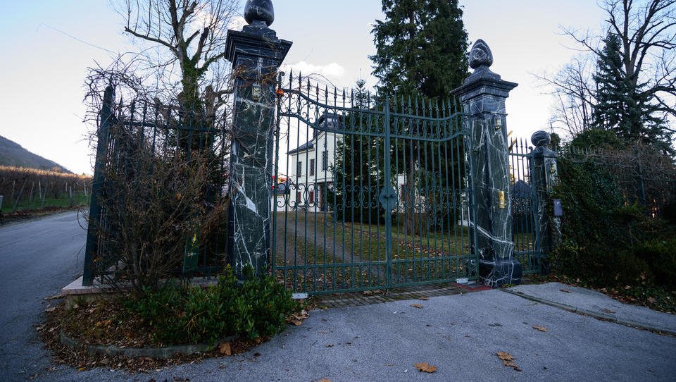 Na dražbo dvorec Franca Riemerja v Slovenskih Konjicah