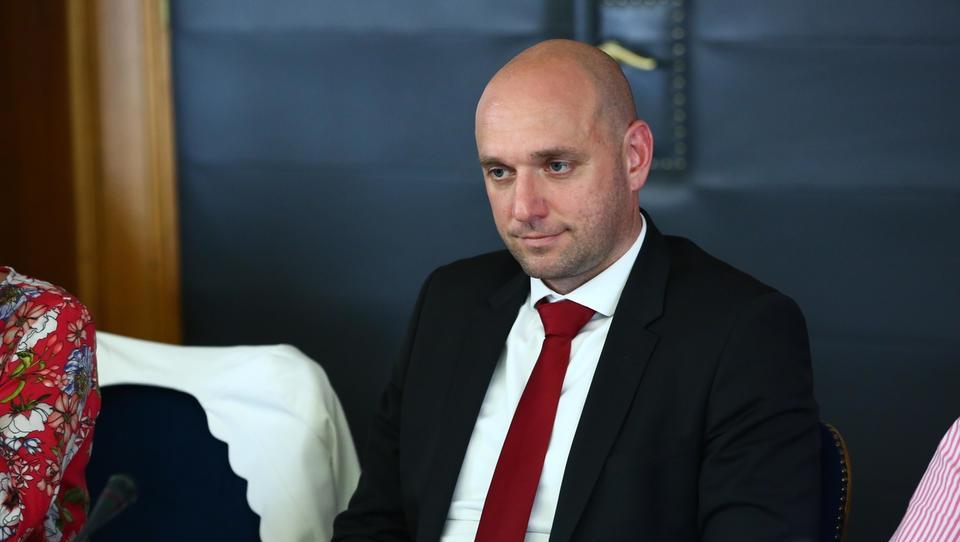 Minister Zajc poziv k odstopu označil kot neutemeljen