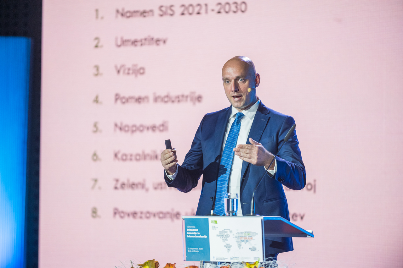 Slovenija je tretja najbolj industrijska država v Evropi. Kako do višje ...